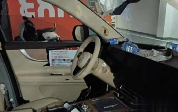 问界M8曝光，买M9不如买它，立省10万块_m8和m9的区别-CSDN博客