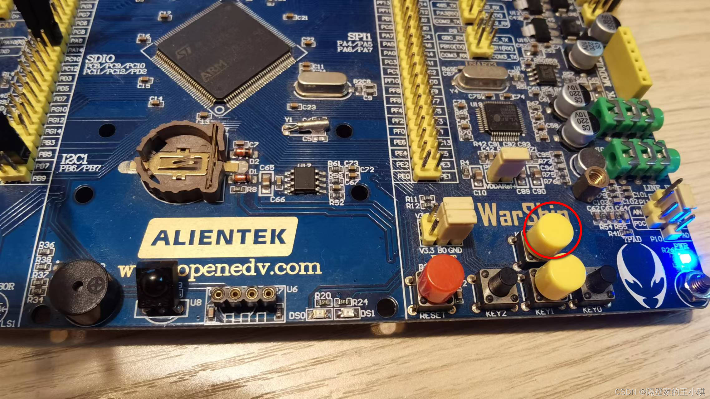 STM32F103ZET6【标准库函数开发】------03 外部中断，按键控制LED_stm32f103zet6与led0、按键key0连接如下图所示,要求使用外部中断实现:按下key0 ...