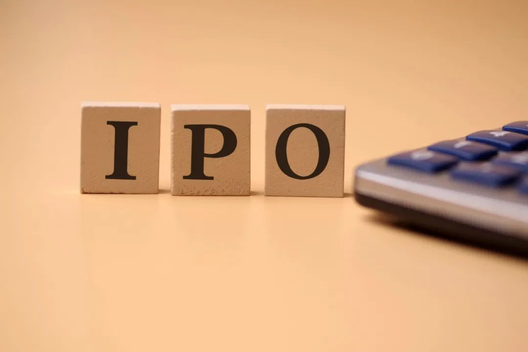 IPO向上，大模型向下：中国企服寻找新「出口」-CSDN博客