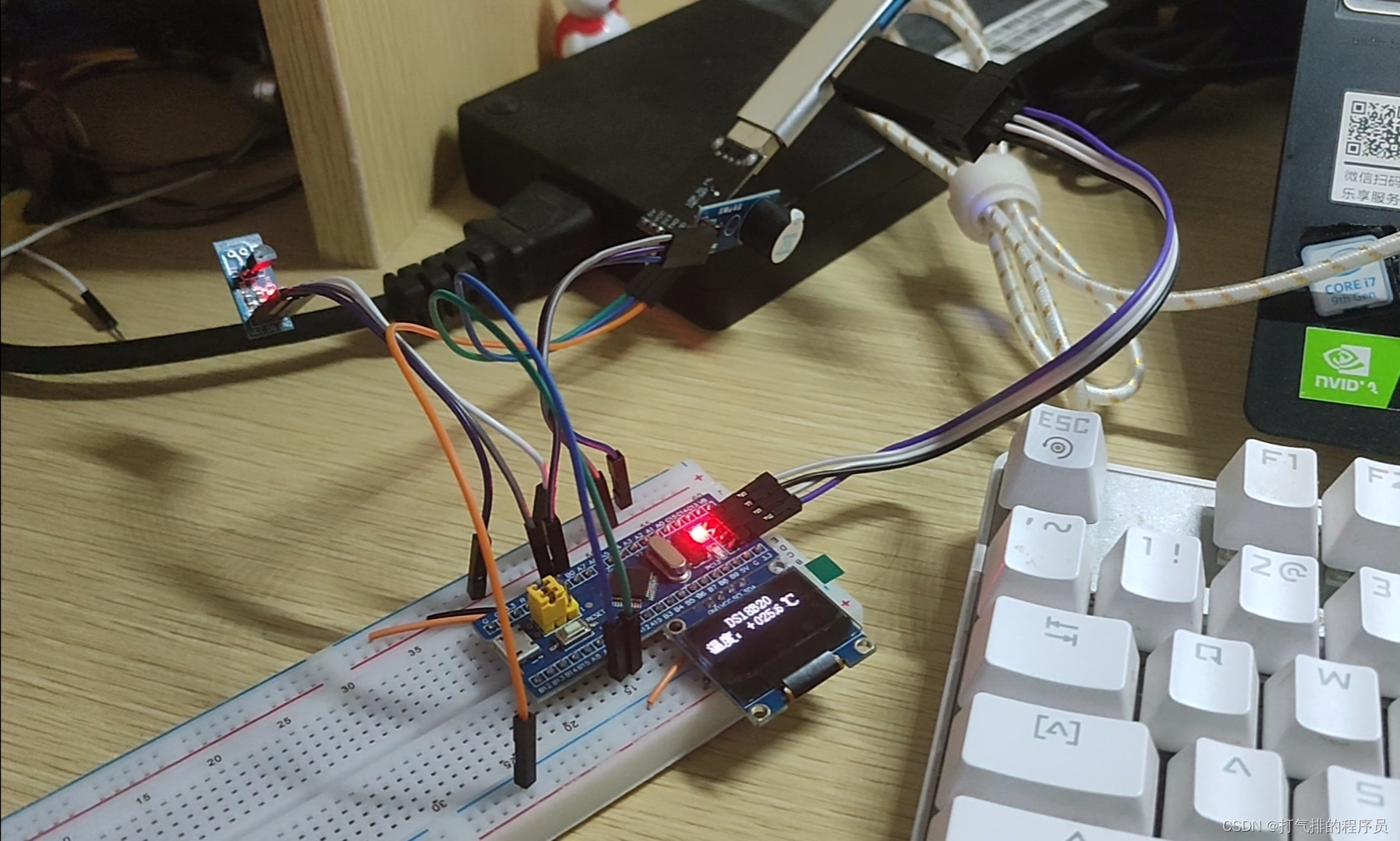 STM32单片机+DS18B20测温传感器+OLED屏幕+蜂鸣器报警+温度数据发送到串口调试助手+源代码_stm32与温度传感器以及oled如何通信-CSDN博客