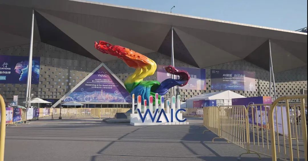 直击2024 WAIC现场：关于大模型，热情、焦虑与冷静同在-CSDN博客