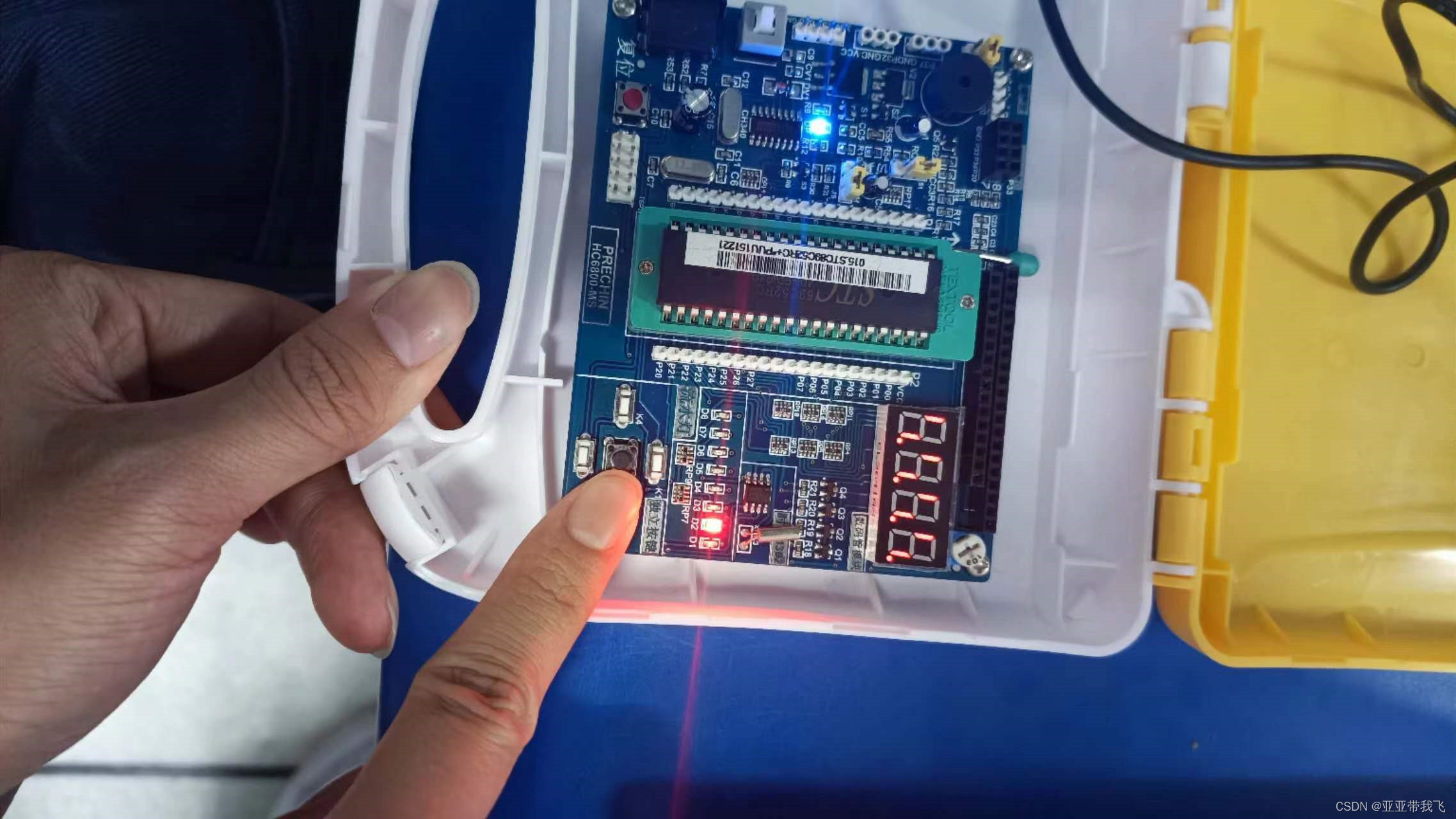 P1/P2口控制LED与数码管实验：从理论到实践-CSDN博客