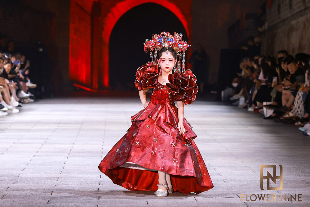 FLOWER NINE“楚辞·汉光”长城大秀｜左书瑜 自在风雅 灵韵之美-CSDN博客