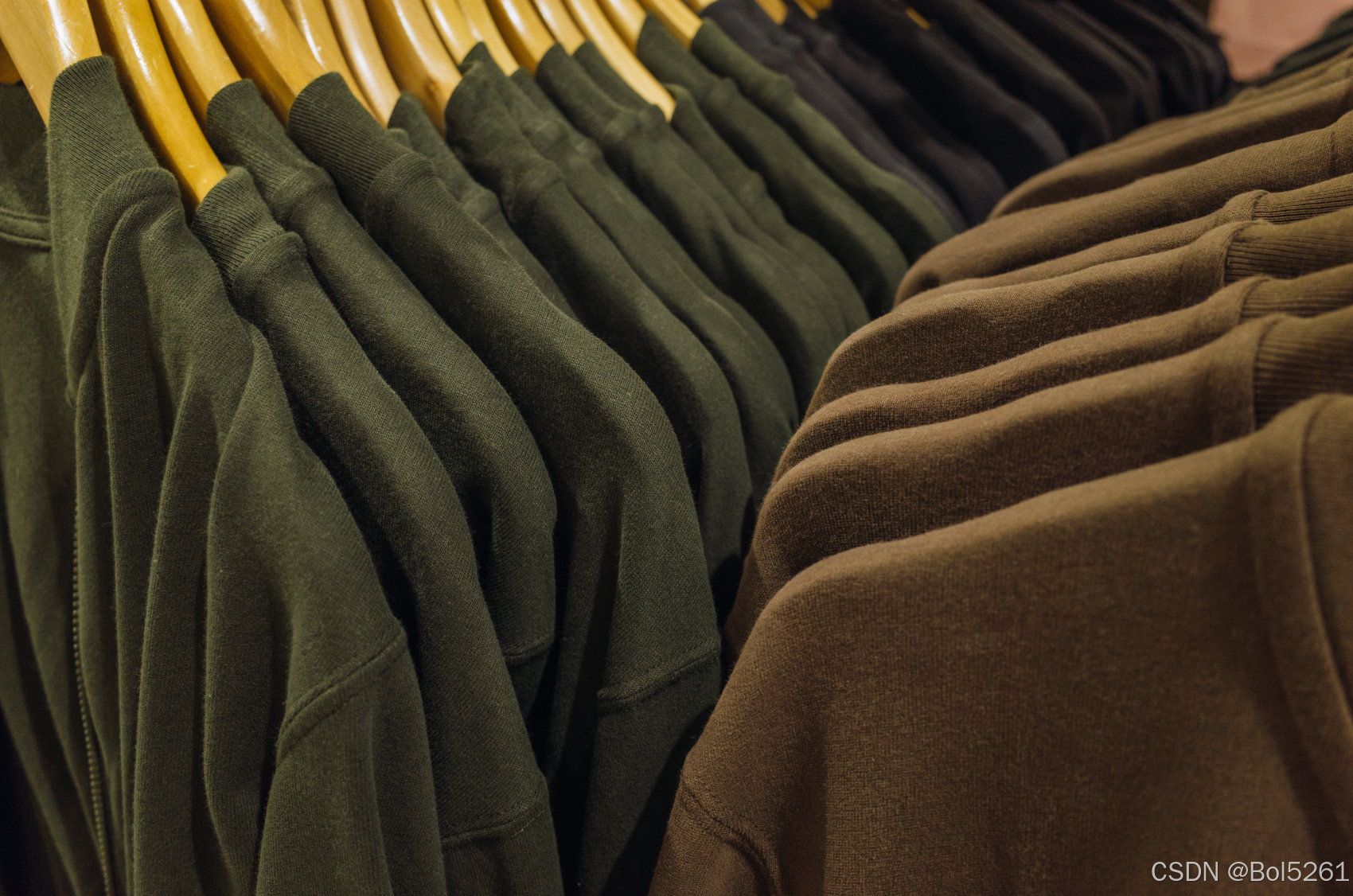 常见的不属于公开密钥加密算法的是**DES**、**3DES**和**AES**，它们均属于对称密钥加密算法-CSDN博客