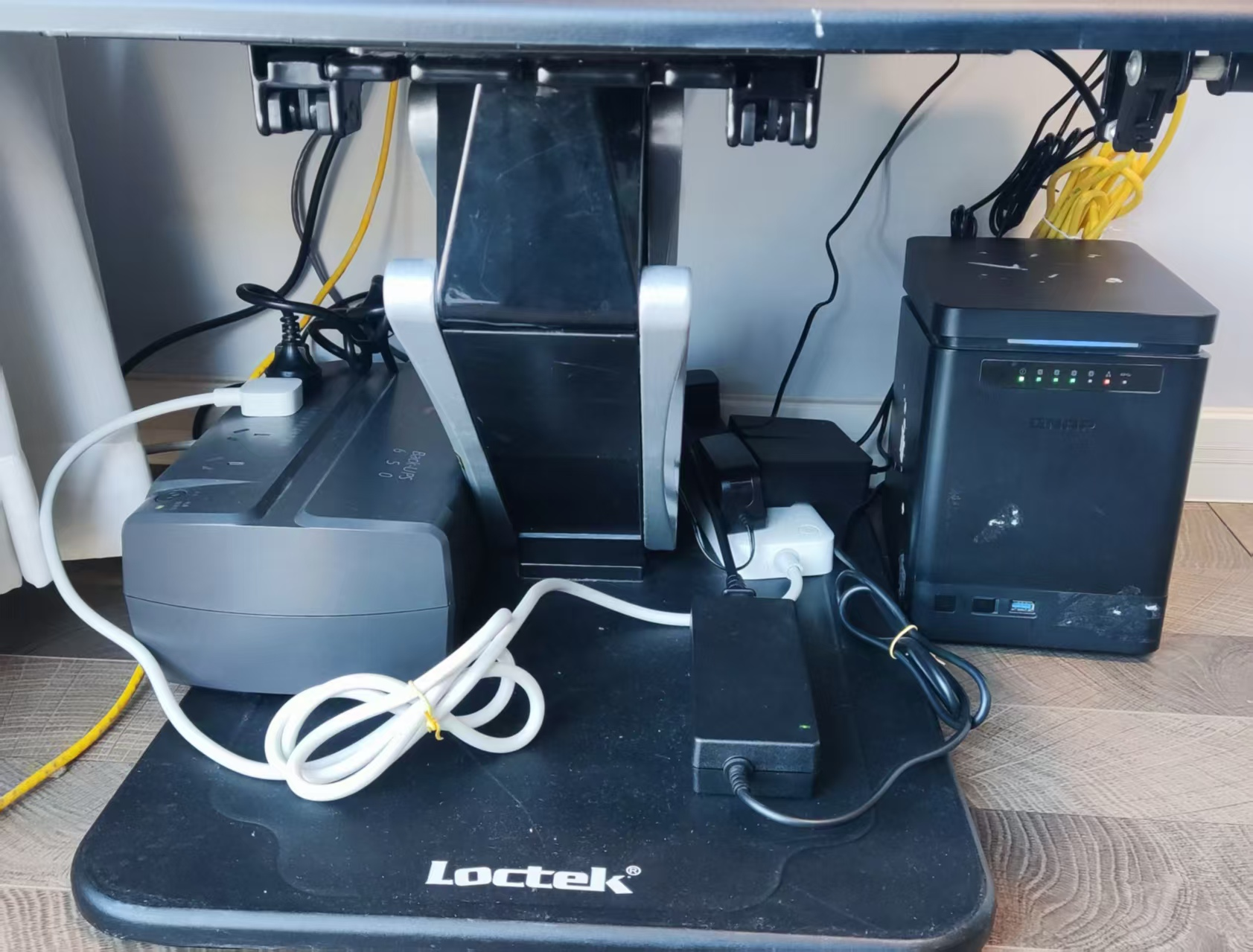 如何设置家用威联通 NAS UPS 断电后自动关机并通知其他设备?-CSDN博客