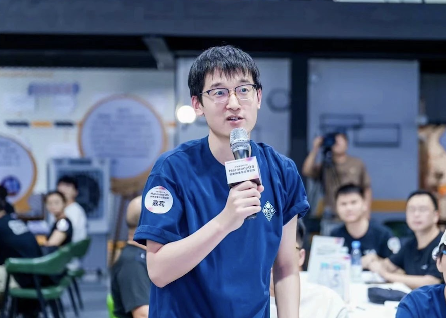 DeepSeek浪潮下如何撑过35岁职场危机？跨界程序员：我不焦虑，40岁就退休｜CodeMaster#3_开源_GitCode-GitCode 开源社区