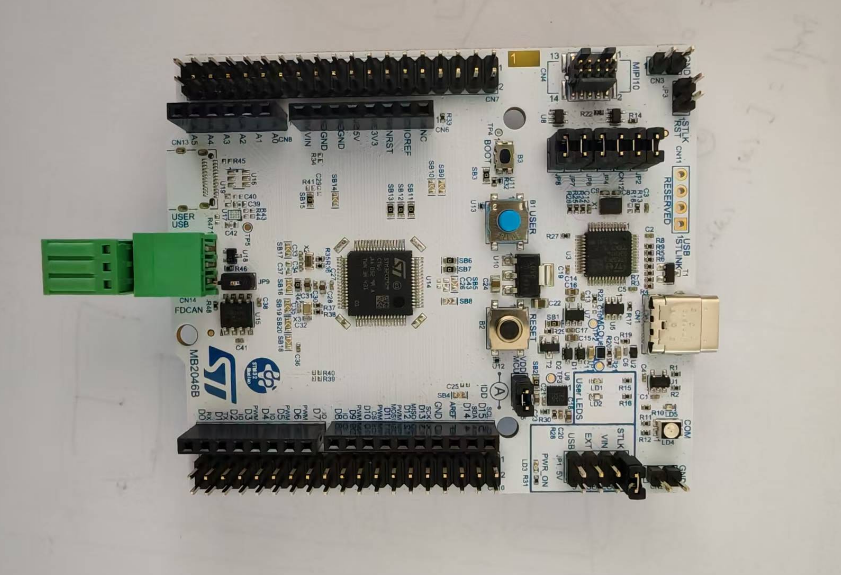 【STM32C092RC 测评】+ 01开箱、资料准备、点灯-CSDN博客