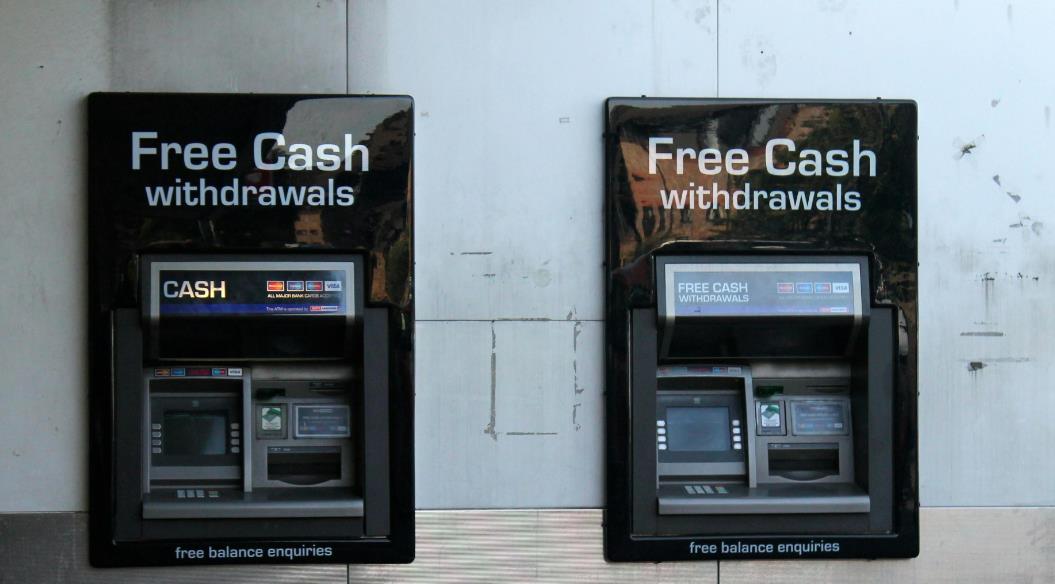 ATM机五年锐减30万台，ATM要被市场抛弃了吗？-CSDN博客