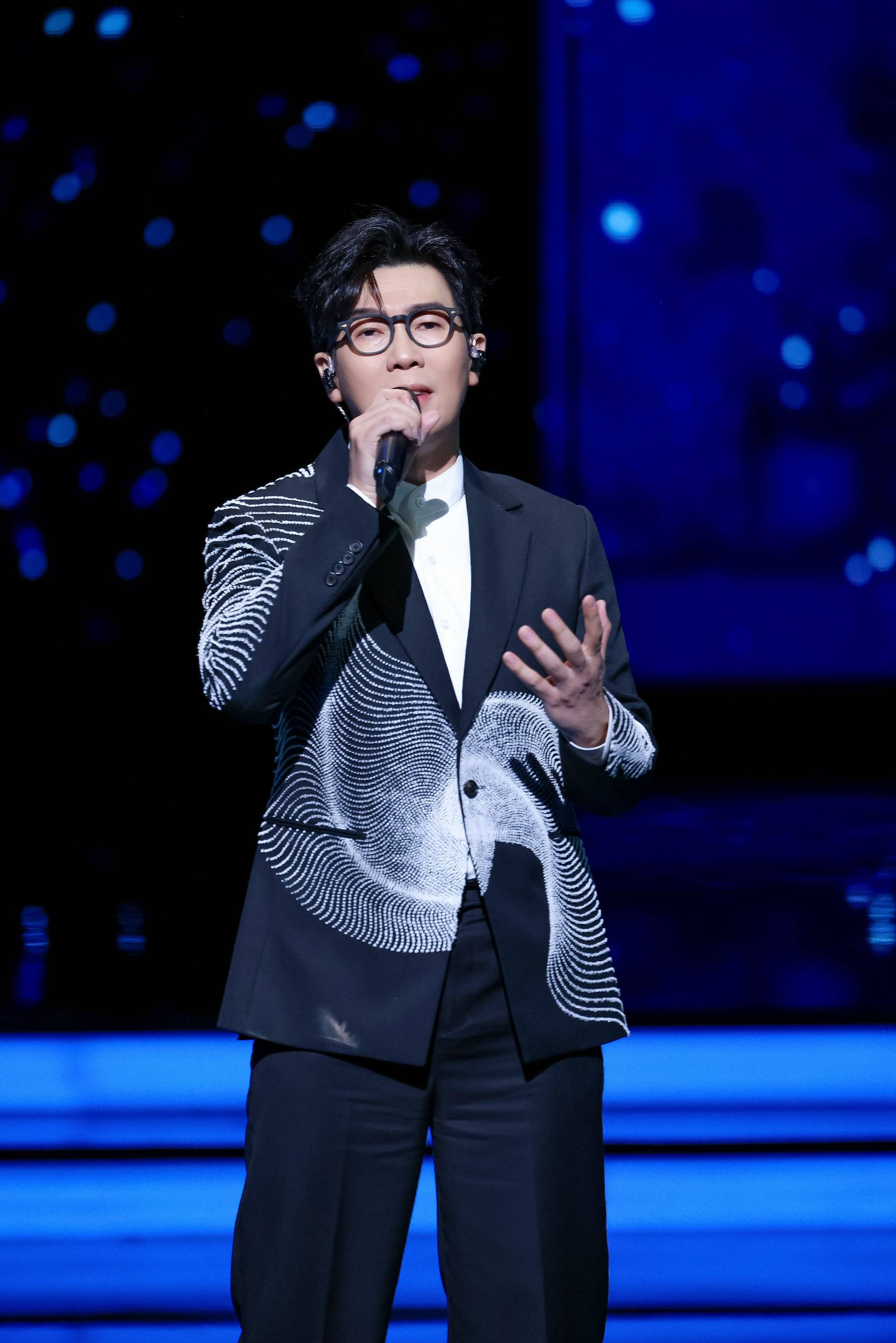 品冠金鸡百花电影节献唱《光影长河》，时代金曲致敬中国电影120年 -CSDN博客