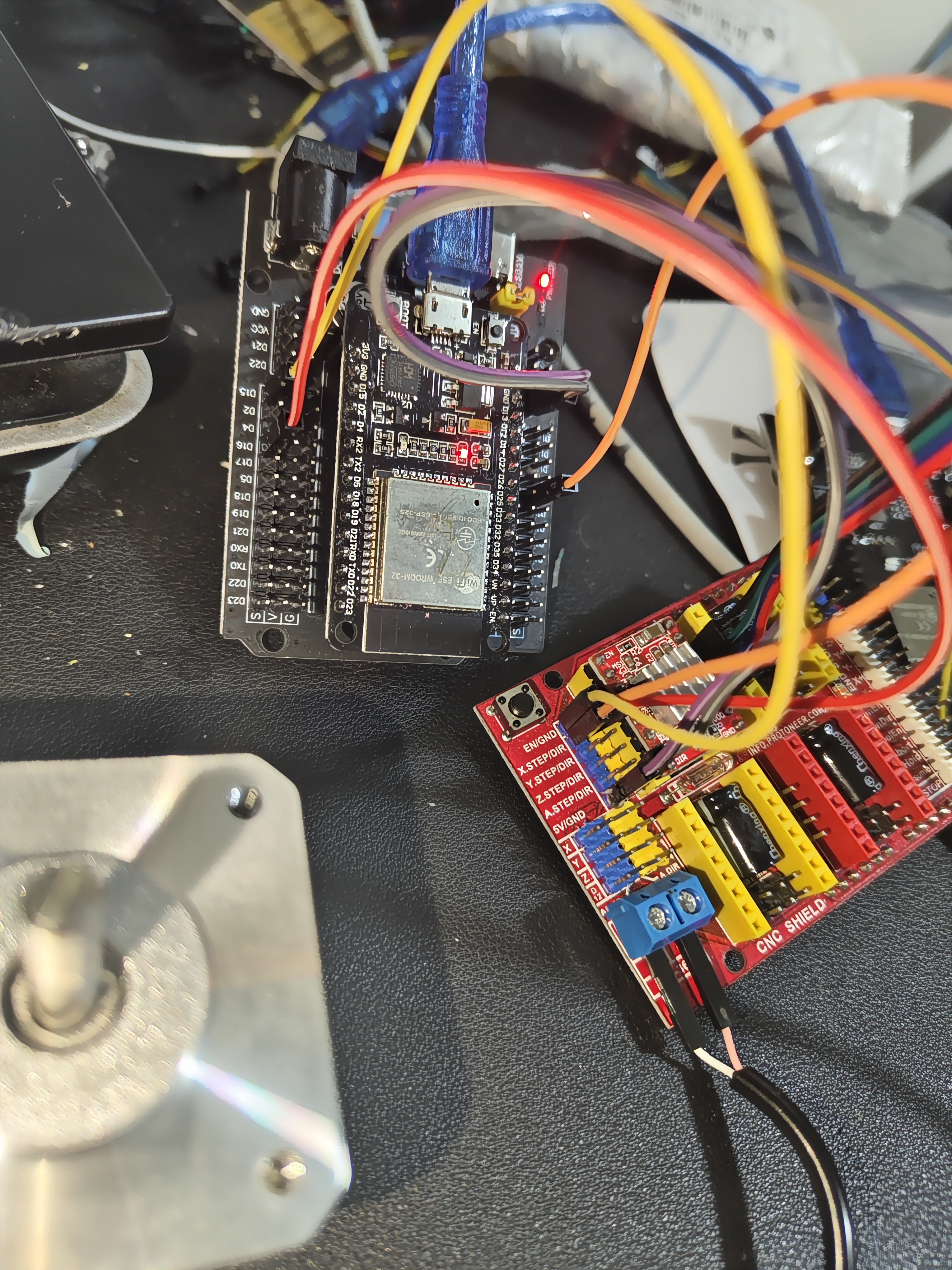 esp32连接cnc shield（a4988/DRV8825）扩展版控制 两相四线步进电机 代码--简单快速上手教程_wemos d1 r32 with cnc v3 shield ...